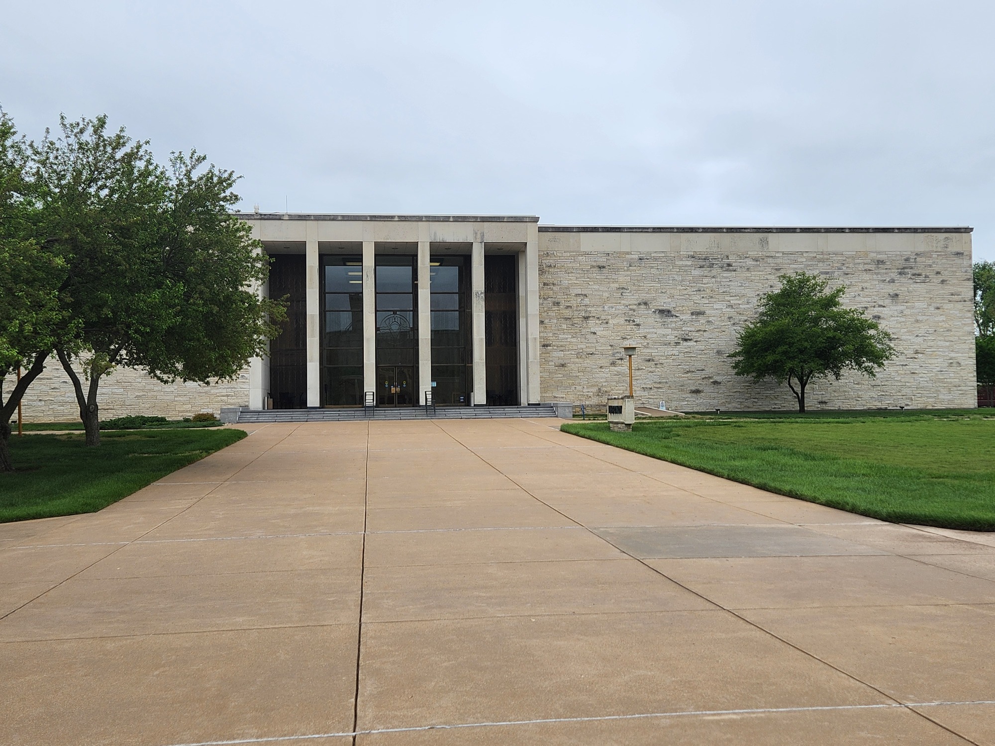 A Dispatch From The Super 8 Motel In Abilene, Kansas - Ersatz Cowboy Lassos The Wild West ...