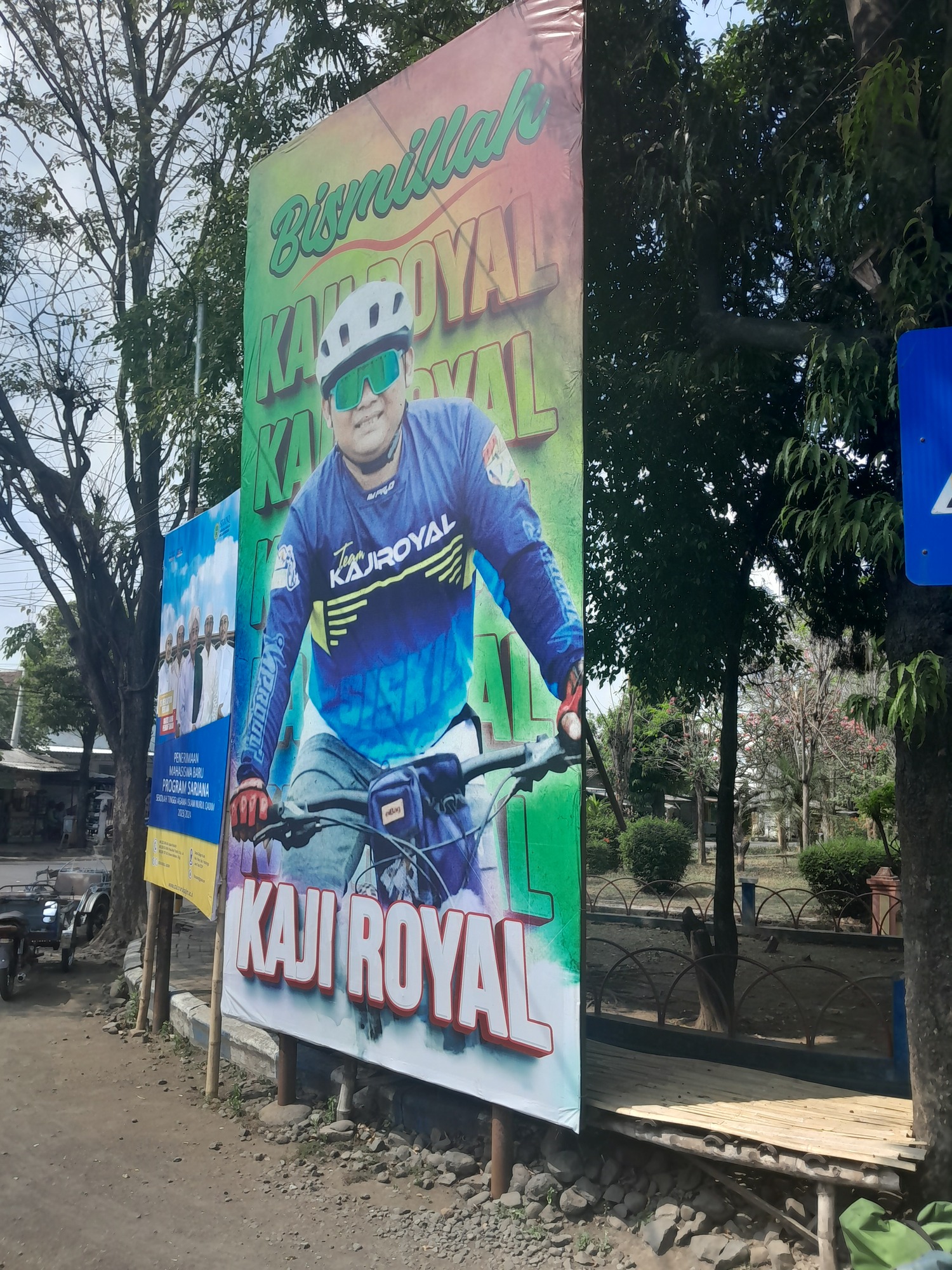 Day 85 - A roach, a ride to Pasuruan and a celebration of cycling ...